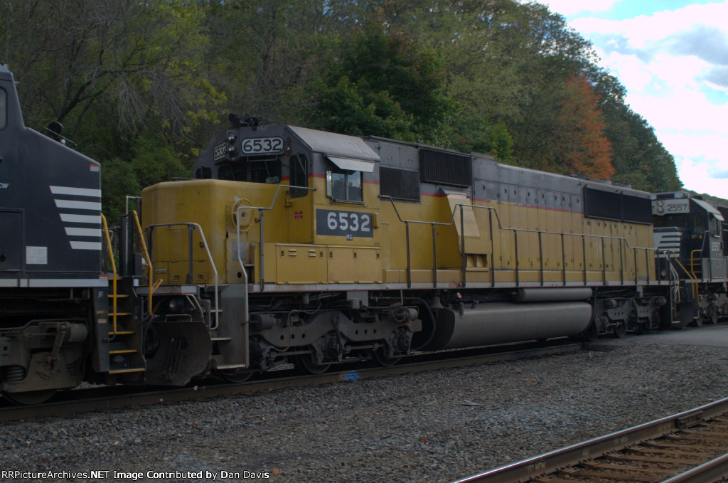 NS SD60 6532 trails on 10G